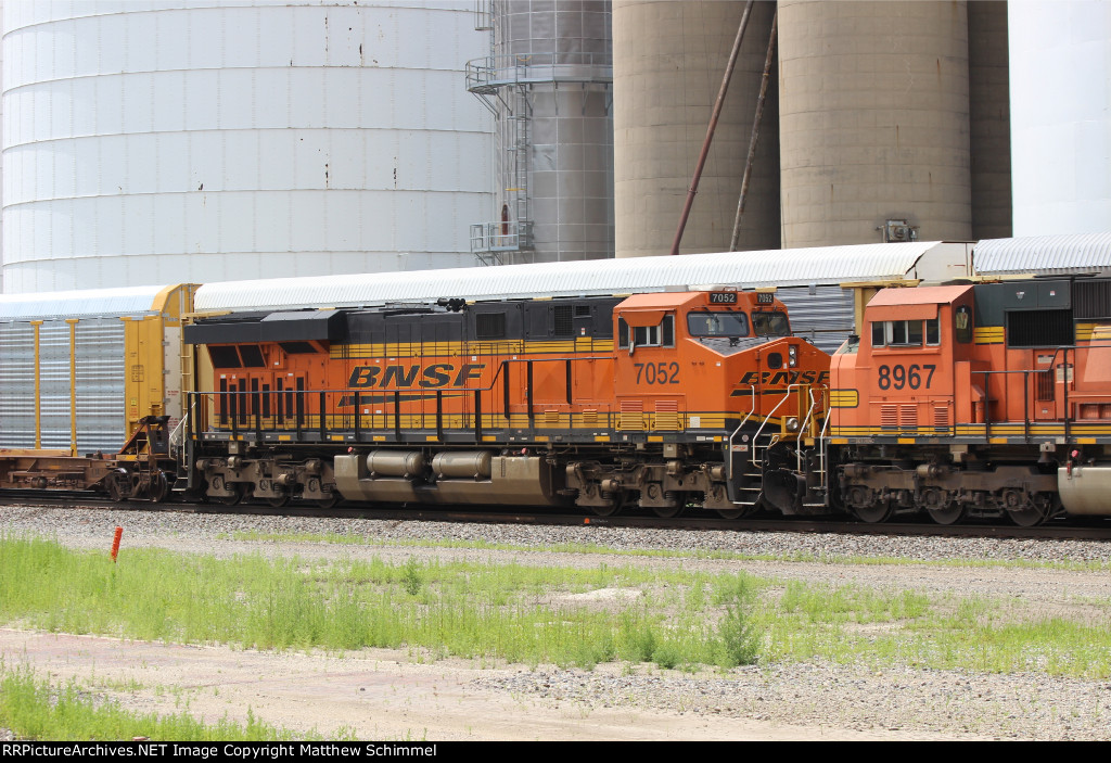 BNSF 7052